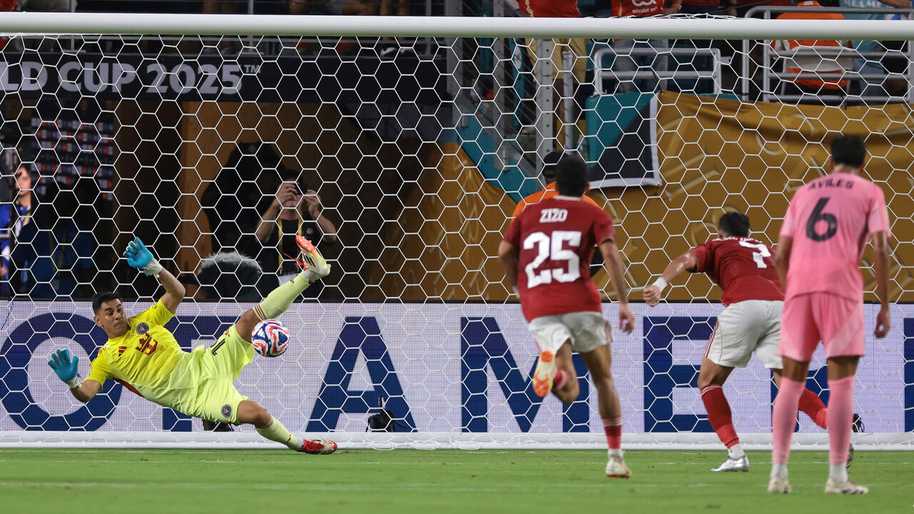 WK voor clubs opent zonder winnaar en zonder goals: Inter Miami-doelman stopt penalty van Al ...