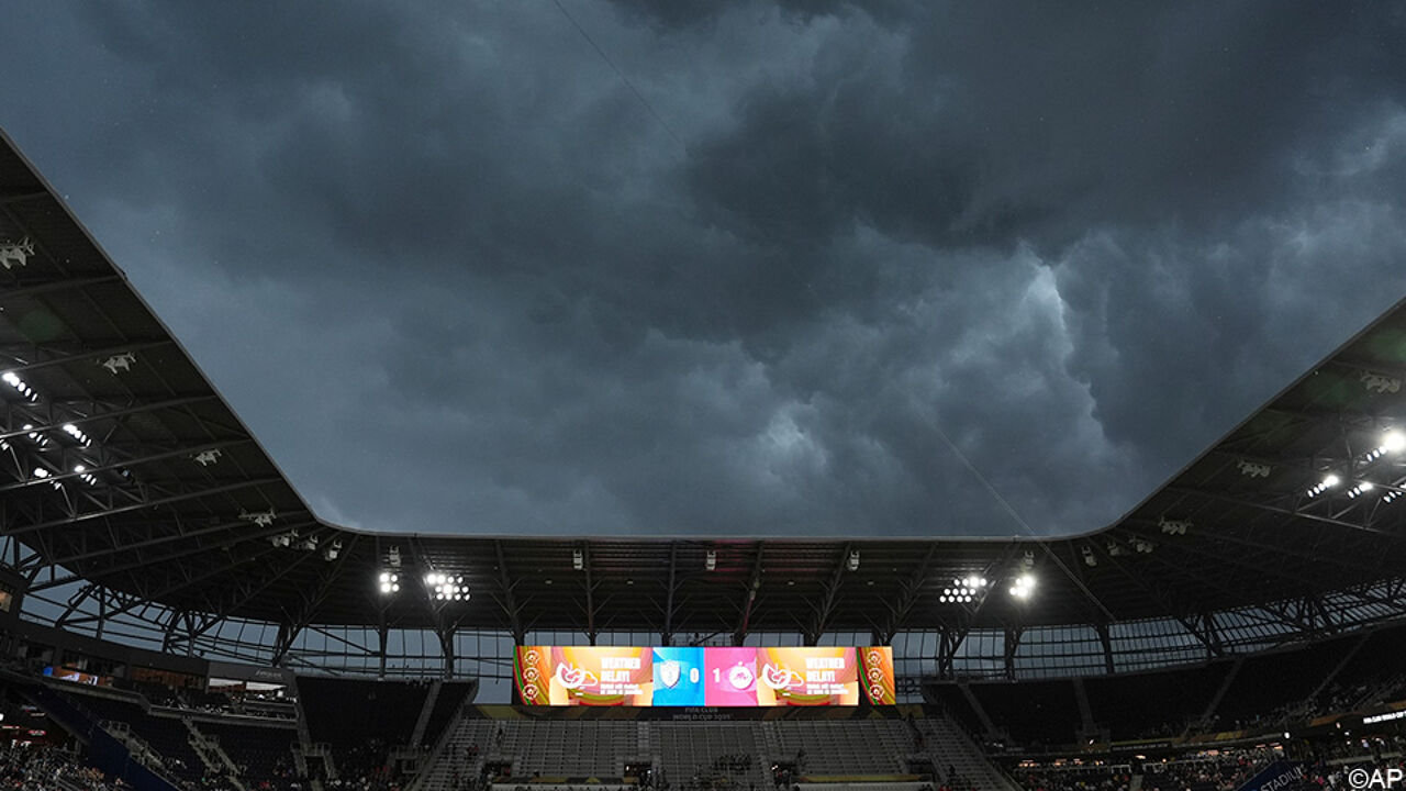 "Geen overleg, geen begrip, geen respect": Spelersvakbond trapt nog ...