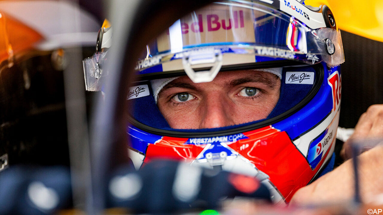 Max Verstappen zegt nu ook zelf dat hij bij Red Bull blijft: "Het is tijd om de geruchten te ...