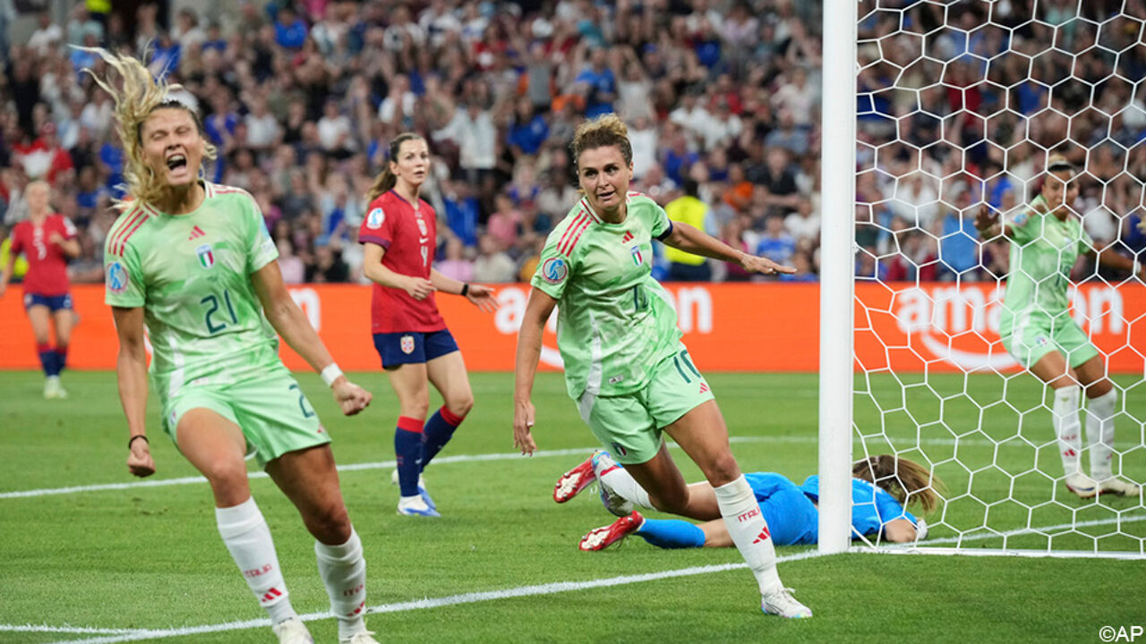 Wat een moment! In minuut 90 maakt 35-jarige Girelli zich onsterfelijk ...