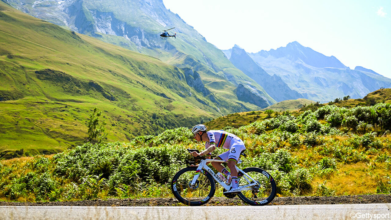 Klassementen na de 12e etappe in de Tour: Tadej Pogacar staat op ...