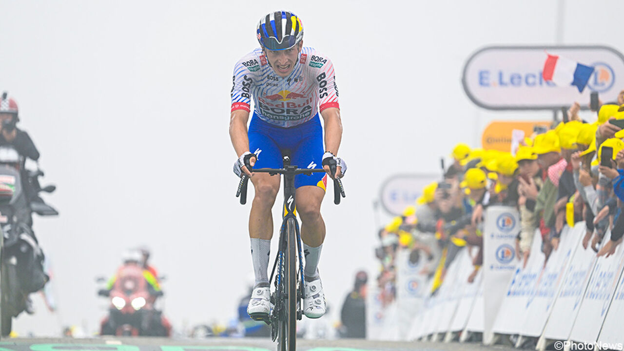 Klassementen na de 14e etappe: Florian Lipowitz neemt de rol van Remco ...