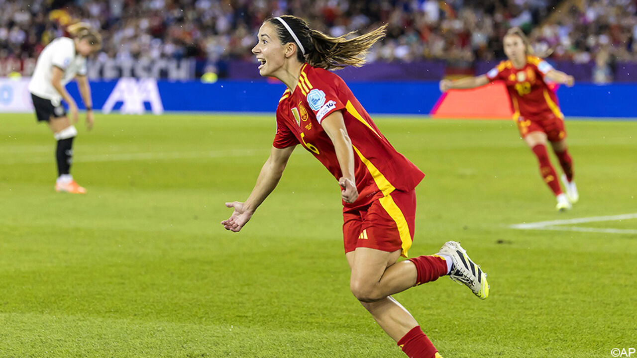 Met de magie van Bonmati: 's werelds beste speelster trapt Spanje ...