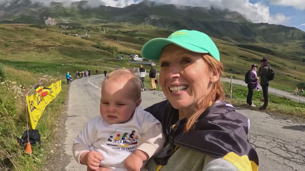 De schattigste steun van de dag? Justine Ghekiere krijgt madeleine van ...