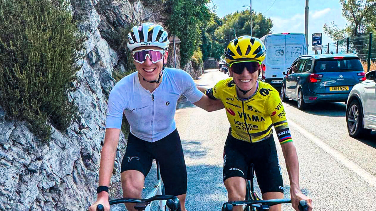 Zelfs een Tourwinnares kan "fangirlen": Ferrand-Prévot treft gele trui ...