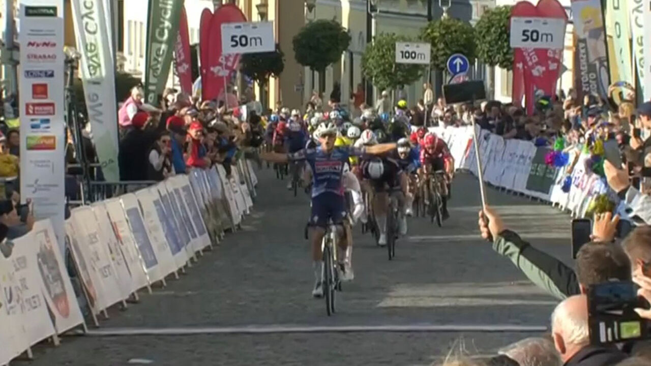 Nieuwe krachtsexplosie, nieuwe zege: Paul Magnier knalt onhoudbaar naar ...