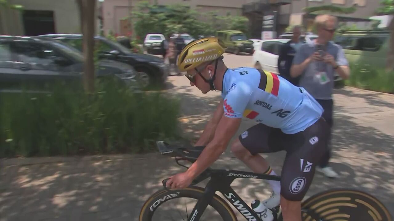 VIDEO - Remco Evenepoel en co trainen eerste keer in Rwanda en ...