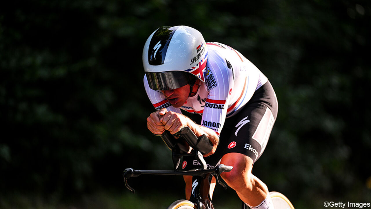 Ethan Hayter blaast iedereen weg in tijdrit, Brandon McNulty grijpt de ...