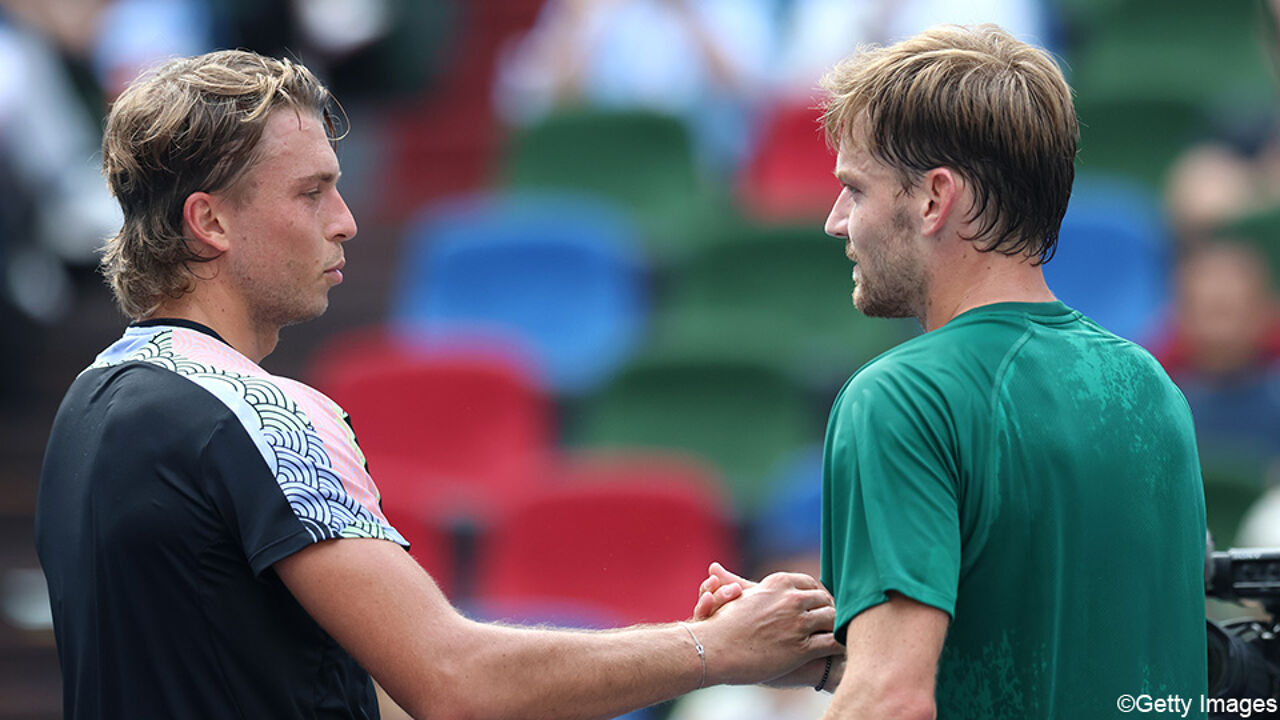 David Goffin krabbelt recht na verloren tiebreak en mept zich naar de tweede ronde in Shanghai ...