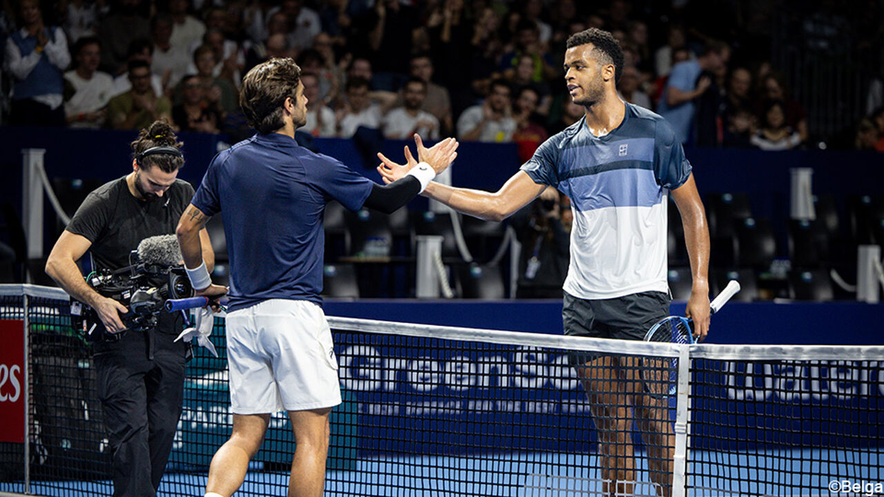 Topreekshoofd Musetti kraakt onder de druk van Frans opslagkanon en is ...