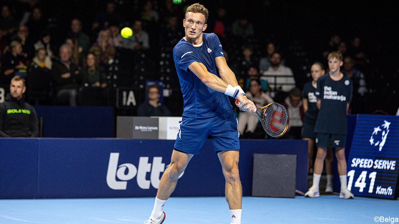 Jiri Lehecka profiteert van opgave van Benjamin Bonzi om halve finales ...