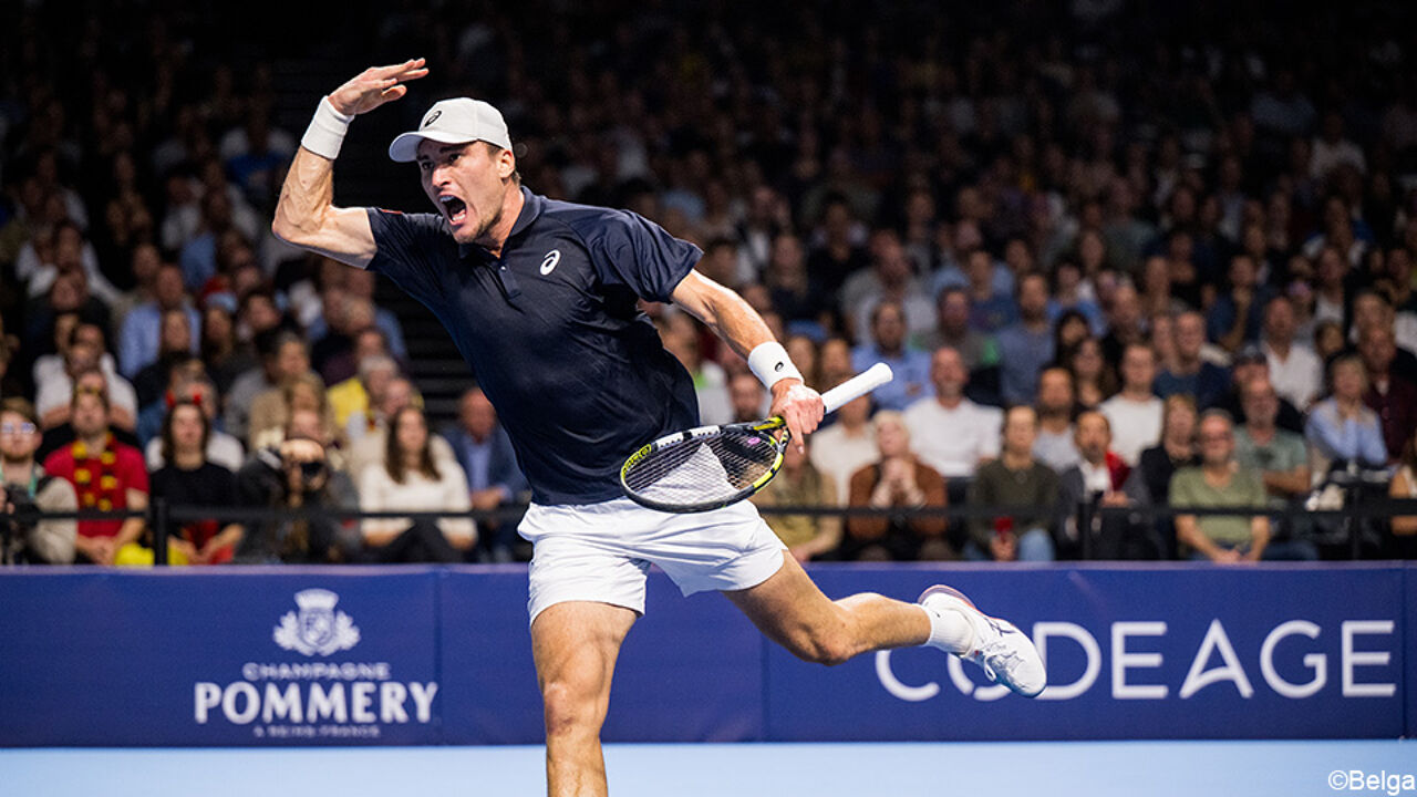 Thuispubliek geeft hem vleugels: imponerende Raphaël Collignon staat ...