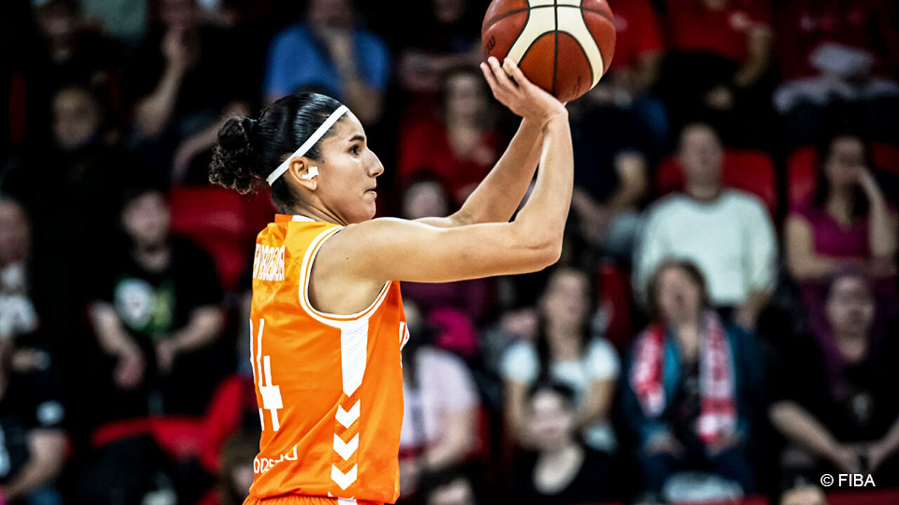 Spaanse topclub Valencia beloont sterke Hind Ben Abdelkader met contractverlenging tot einde van ...