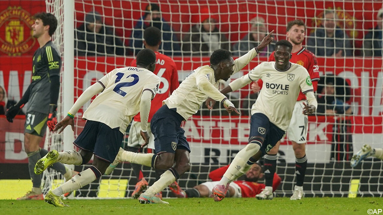 Senne Lammens laat zich vangen bij hoekschop, Manchester United speelt ...
