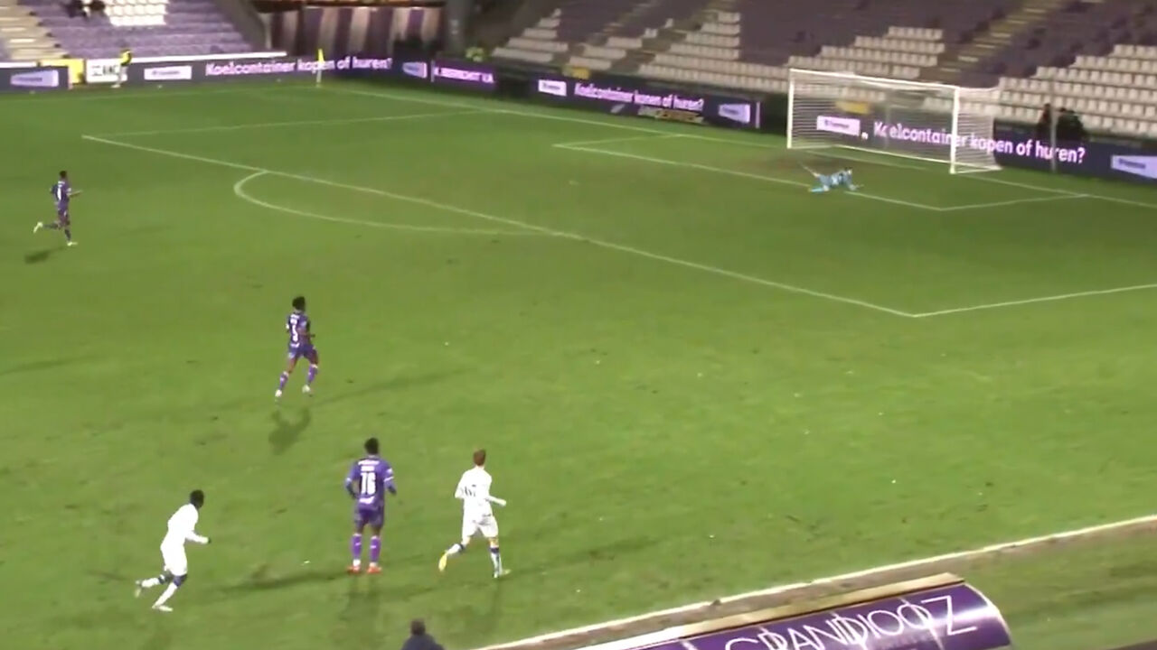 Beerschot zit in vrije val: Jong KAA Gent wint op het Kiel dankzij ...