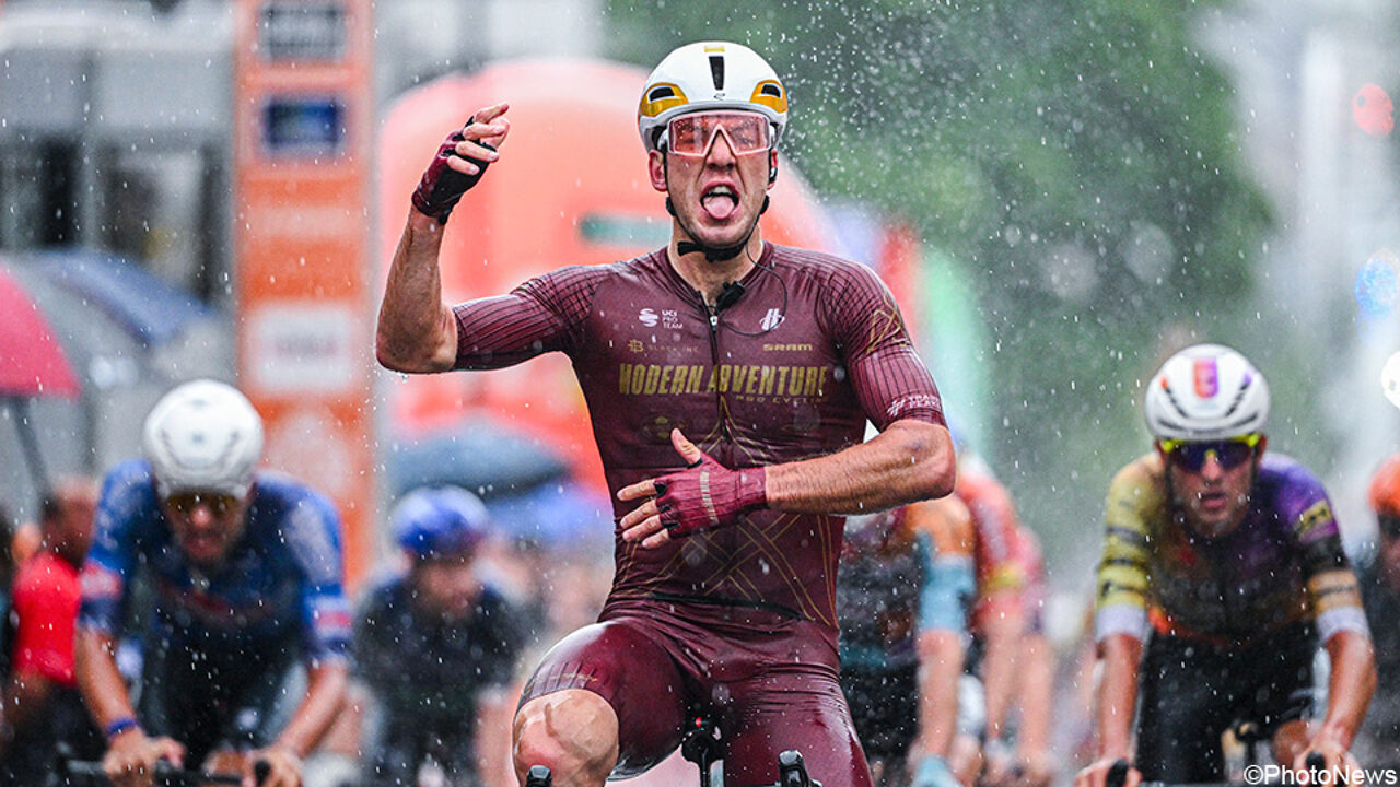 Verrassing in Ronde van Wallonië: Ben Oliver sprint na doorregende rit ...