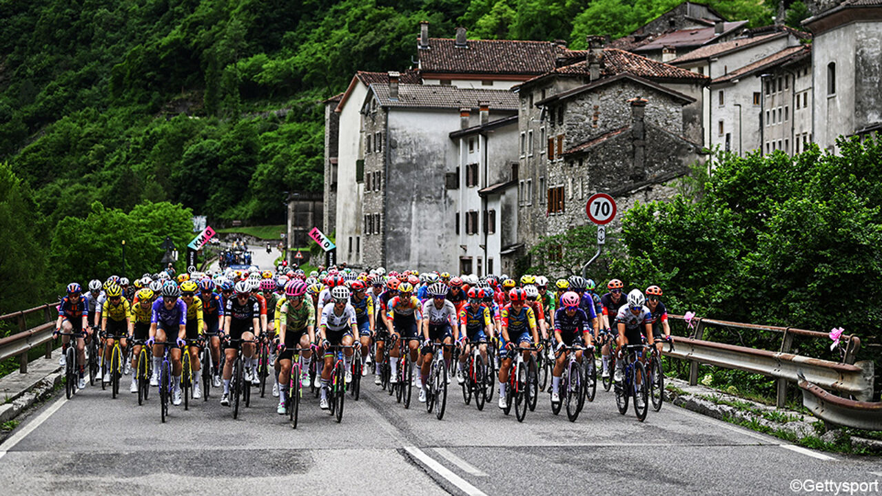 Giro D'Italia Women (LIVESTREAM 15.30 uur): Peloton scheurt al vroeg in ...