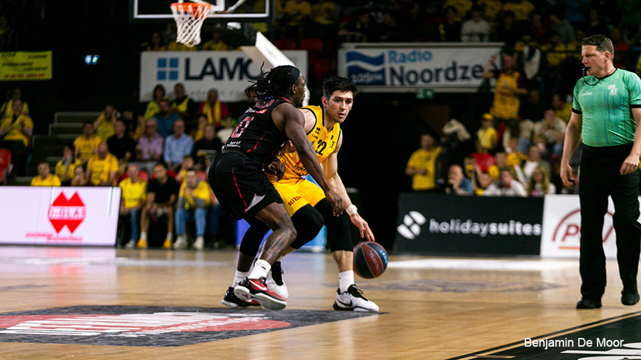 Defensief sterk Oostende stopt Antwerp Giants af en hangt de bordjes ...